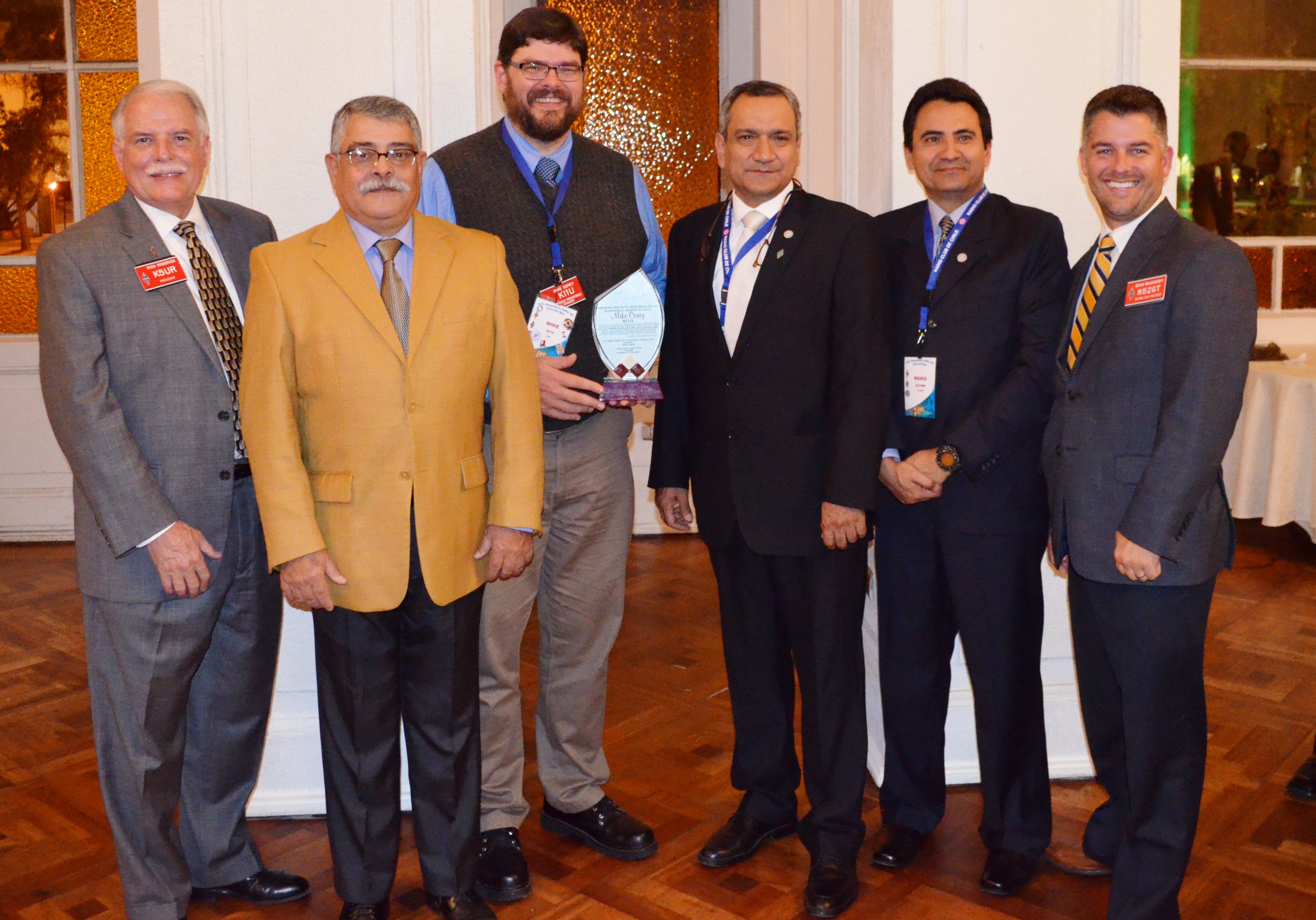 Ecuador Radio Club Recognizes ARRL Emergency Preparedness Manager, Ham Aid